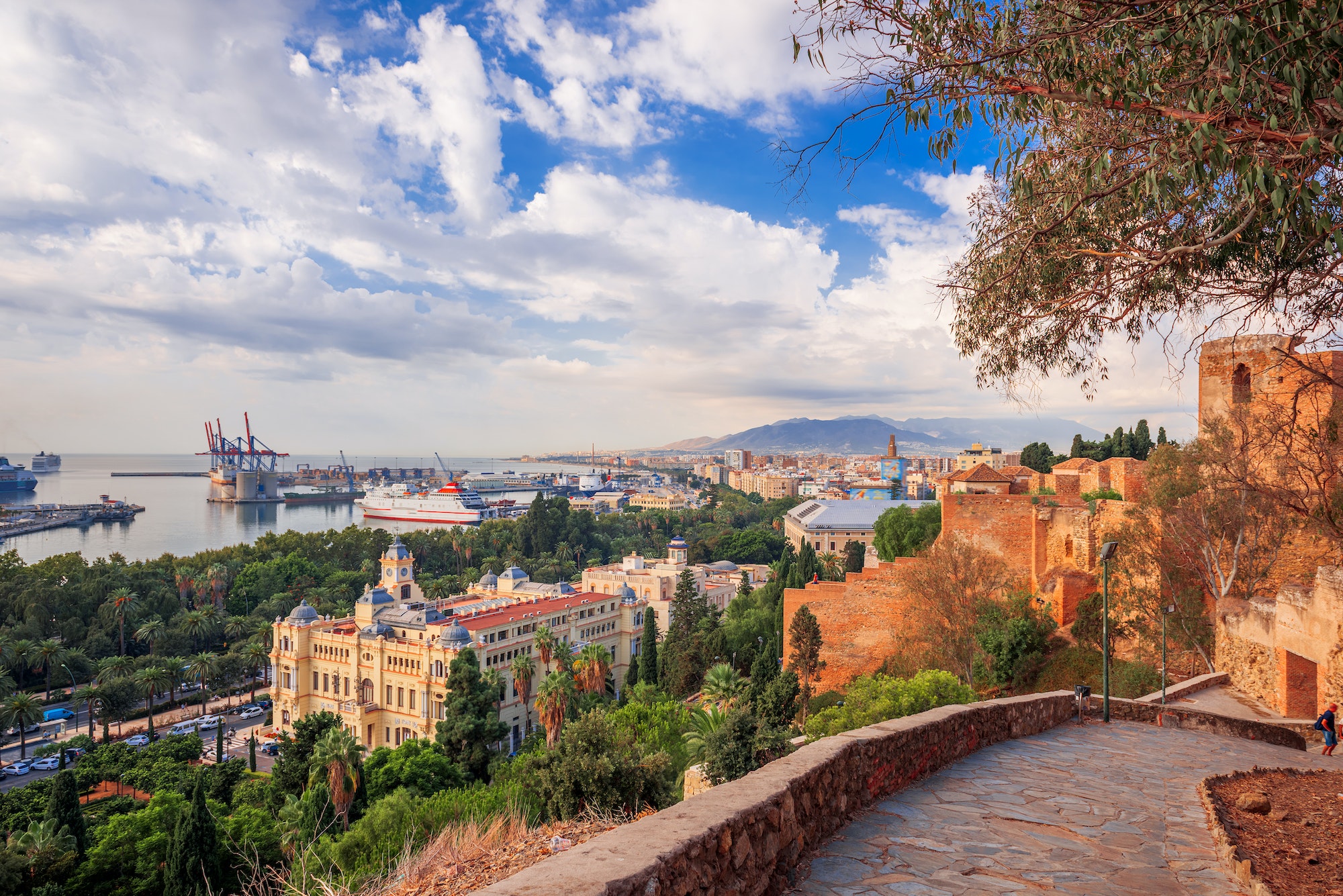 Descubre las ventajas de la capital Málaga y sus alrededores - ANAN ...